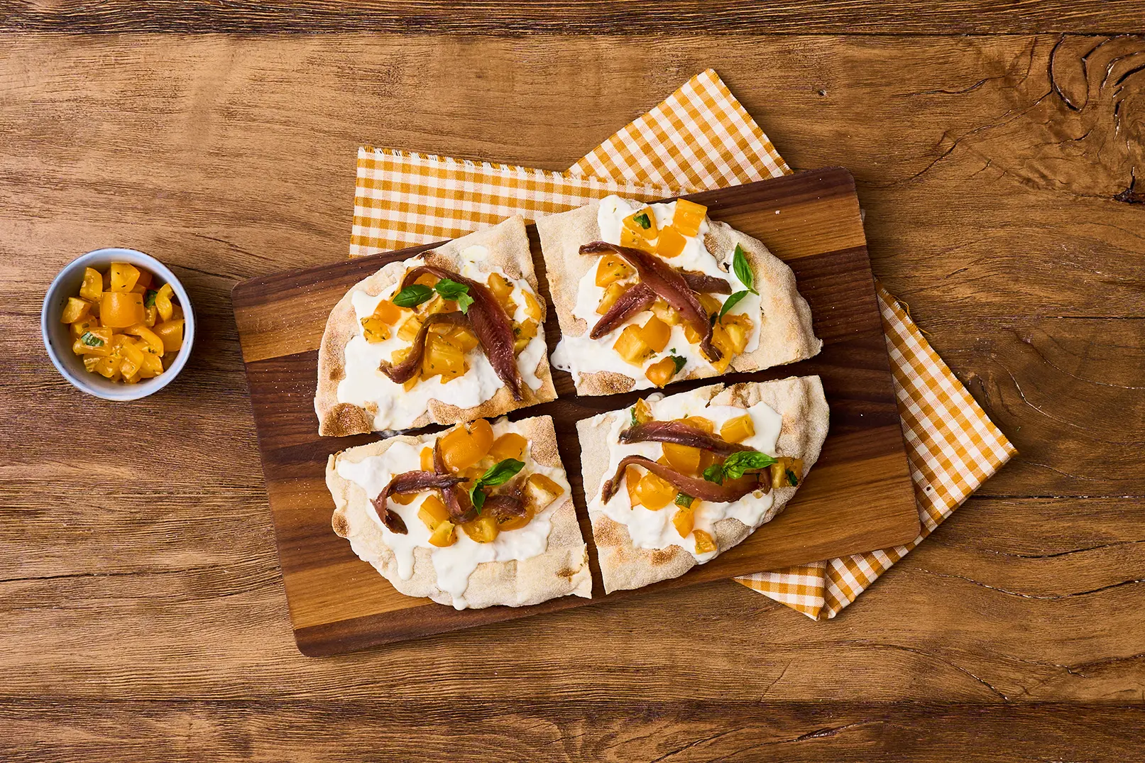 Pinsa Bruschetta con Pomodorini Secchi e Olive Kalamata | Pinsami